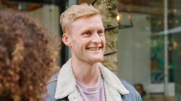 Returnable coffee cup scheme launches in Bristol - BBC News