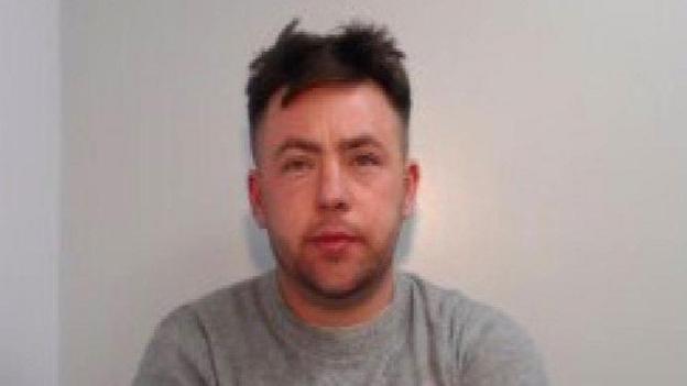 Rogue trader who conned elderly homeowners jailed - BBC News