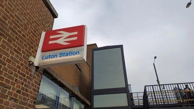 Long-awaited work starts to make Luton station step free - BBC News