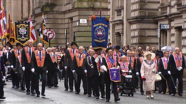 Orange parade held in Glasgow - BBC News