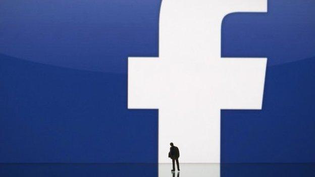 'Spam King' sentenced to two years in prison - BBC News