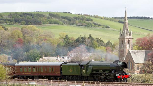 Flying Scotsman begins second Scottish tour - BBC News