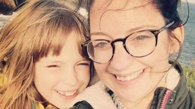 The early Christmas gift many of us now buy - BBC News