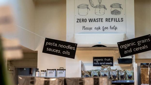 Manningtree: The tiny town that dreams of saving the planet - BBC News