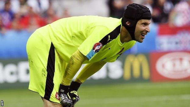 Petr Cech: Arsenal goalkeeper retires from Czech Republic duty - BBC Sport