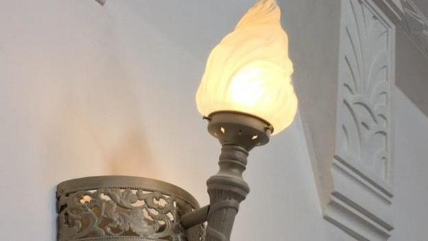 Devizes: Palace Cinema reopening date till unknown - BBC News