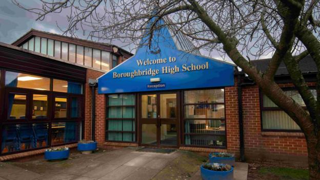 Cottingham High School proposes sixth form closure - BBC News