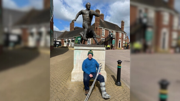 Northampton man awaiting amputation says 'no excuse' not to vote - BBC News