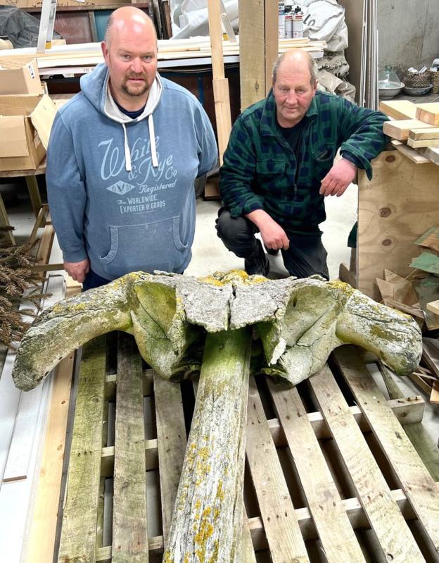 Beloved whalebone landmark in Orkney toppled by wind - BBC News