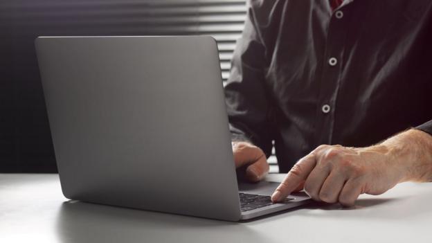 MI5 head warns of 'epic scale' of Chinese espionage - BBC News