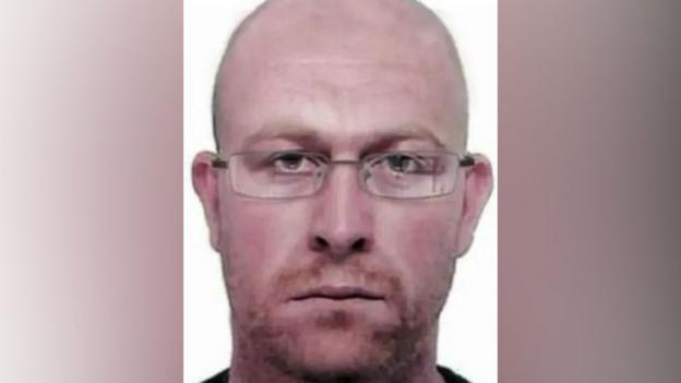 The 20-year-hunt for double murder fugitive Kevin Parle - BBC News