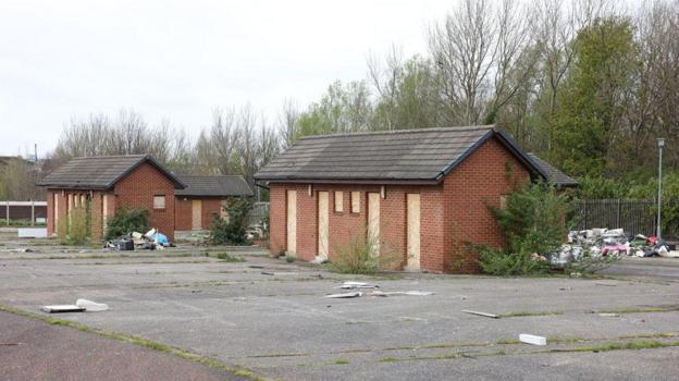 Darlington planners approve Neasham Road gypsy site - BBC News