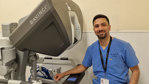 Largest robotic surgery training centre opens in Winnersh - BBC News