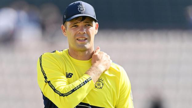Andrew Neal: All-rounder signs for Hampshire on two-year deal - BBC Sport