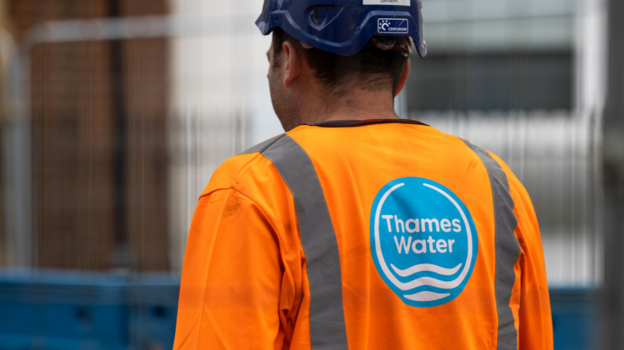 Thames Water secures £3bn loan to survive into 2025 - BBC News