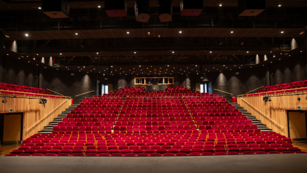 Fareham Live: New £17m theatre to open - BBC News