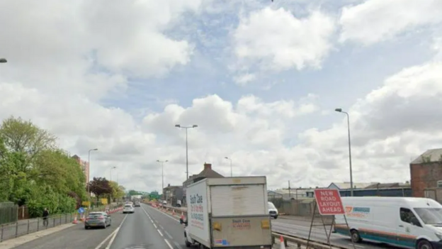 Hull diversions as A63 closes eastbound for roadworks - BBC News