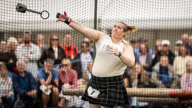 World female heavy events contest held at Drumnadrochit games - BBC News