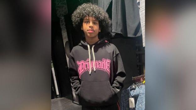 Mohanad Goobe: Boy, 15, stabbed to death in Manchester named - BBC News