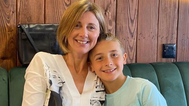 Queniborough pool reopens after being saved by couple - BBC News