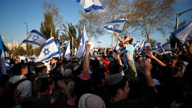 Israel crisis a battle for country's identity - BBC News