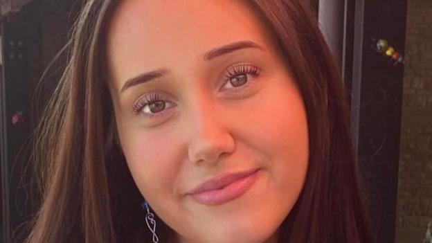 Welsh: Radical shift needed to protect the language - report - BBC News