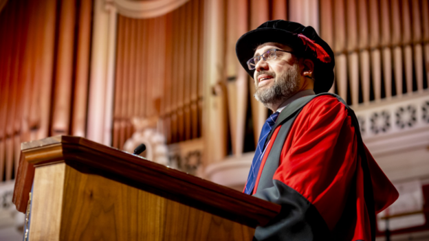 Leicester: Investigative journalist given honorary doctorate - BBC News
