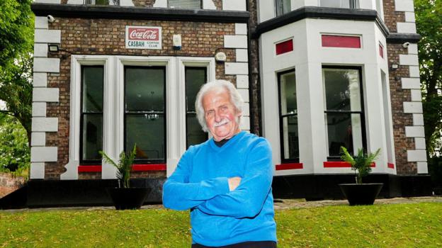 Venue where The Beatles first played honoured with a plaque - BBC News