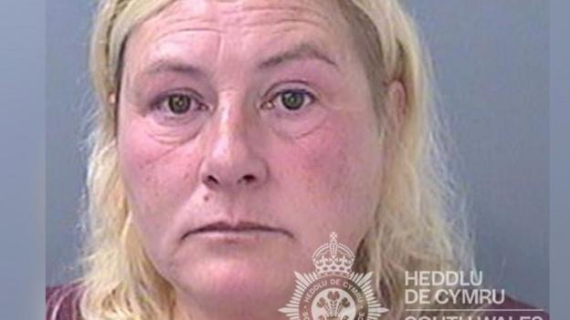 Lewis Edwards: Mum jailed for helping paedophile police officer - BBC News