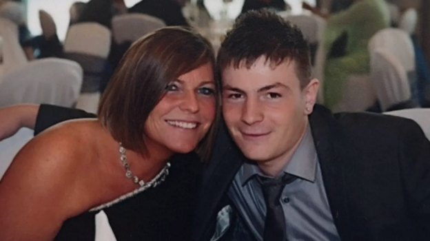 Tottenham legend Micky Hazard aims to save lives with benches - BBC News