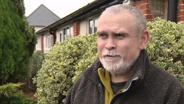 Botley West Solar Farm: Opponents criticise size of scheme - BBC News