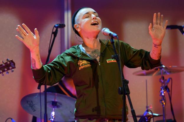 12 incredible and slightly crazy things about Prince - BBC News