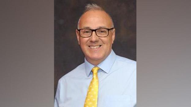 Dacorum Borough Council leader stands down after party probe - BBC News