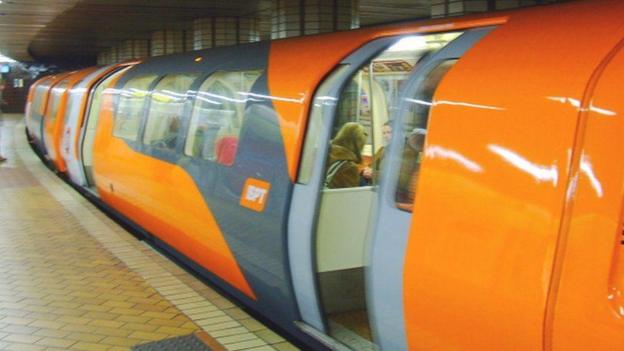 Fancy buying an old Glasgow subway carriage? Yours for £5,000 - BBC News