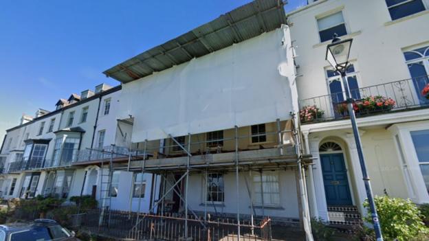 Devon listed-building breaches 'will be taken to court' - BBC News
