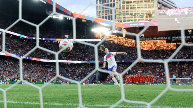 Euro 2025: England's win in pictures - BBC Newsround