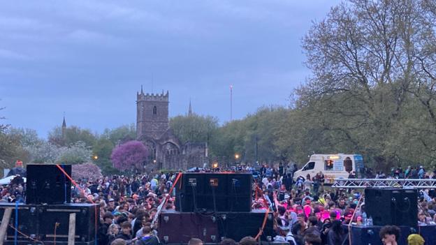 Headlines: Breakfast clubs and rave rage - BBC News