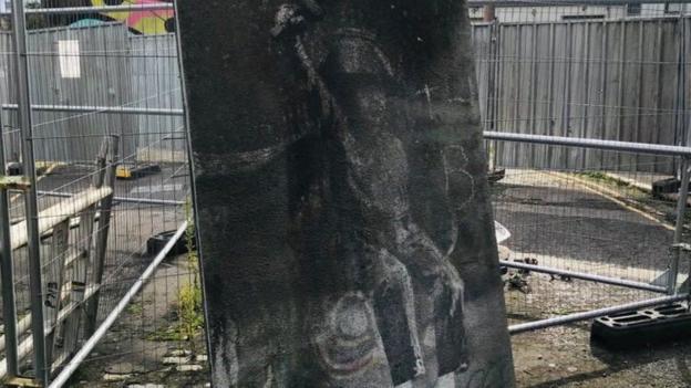 Hull Banksy: New home for graffiti artwork revealed - BBC News
