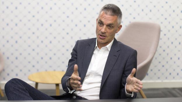 Katie Razzall: A seismic moment that shows rift at top of BBC - BBC News