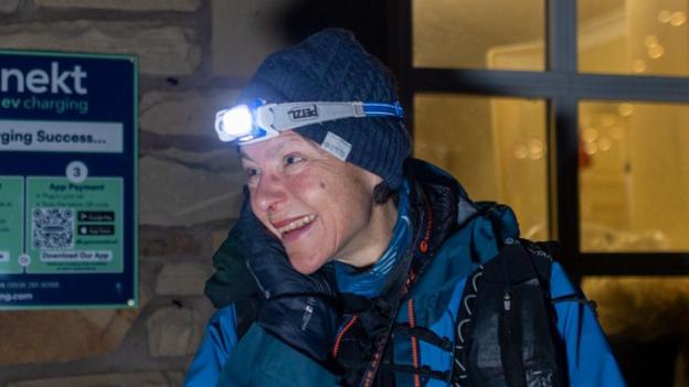 Grasmere's Anna Troup wins women's Montane Winter Spine Race - BBC News