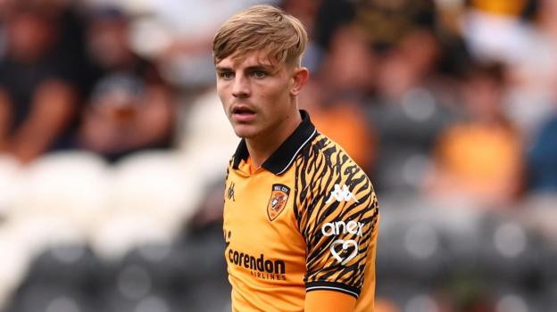 Brandon Williams: Ex-Man Utd defender leaves Hull City - BBC Sport
