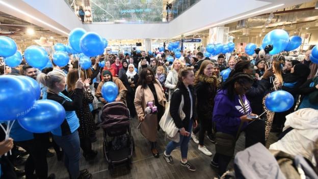 Primark founder Arthur Ryan dies - BBC News