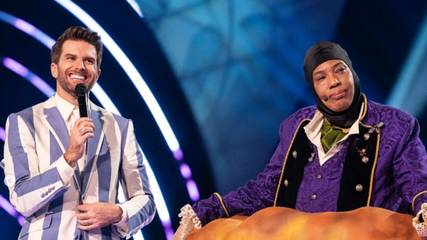 Toad in the Hole revealed on Masked Singer - BBC Newsround