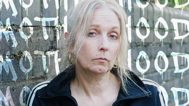 Oxford: Mum and son play raises awareness of knife crime - BBC News