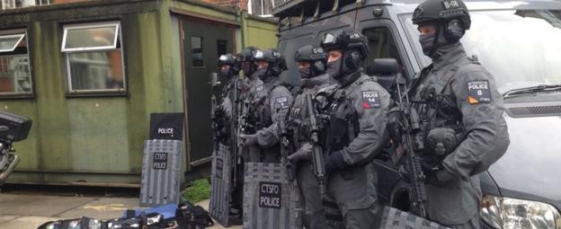 More armed police set to protect London, say Met chief and mayor - BBC News