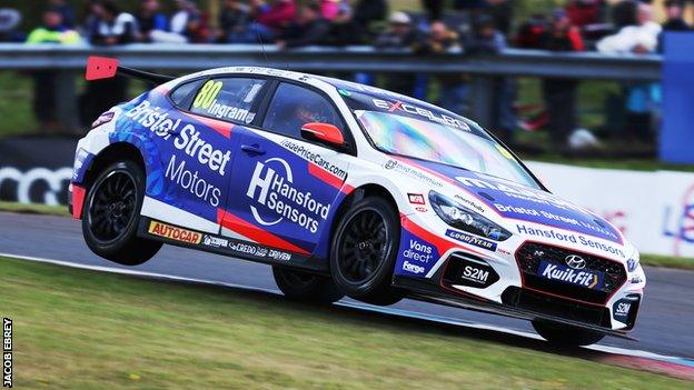 BTCC: Tom Ingram wins maiden title after thrilling decider - BBC Sport