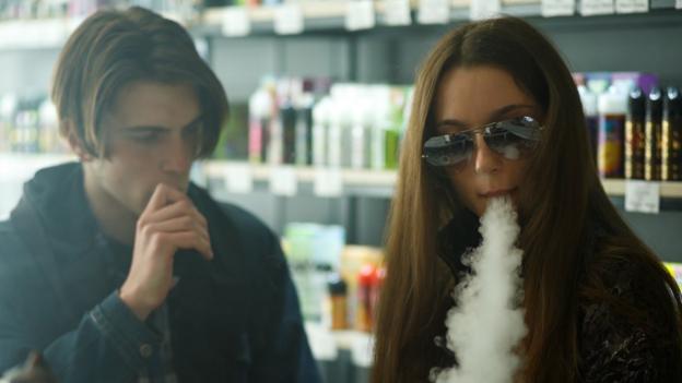 Vaping nearly killed me, says British teenager - BBC News