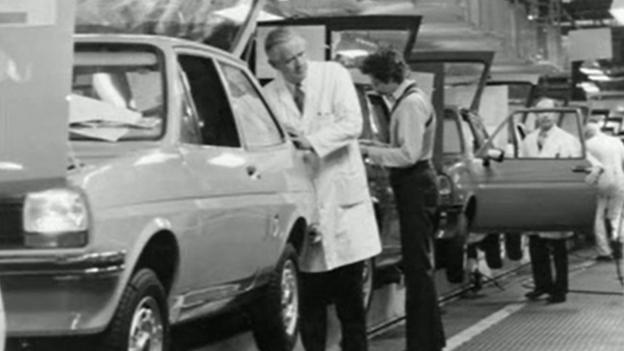 Final Ford Fiesta rolls off production line in Cologne - BBC News