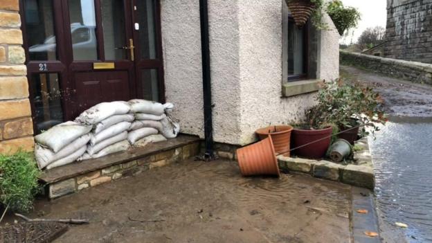 UK floods: 70 people and horses rescued in Lancashire - BBC News
