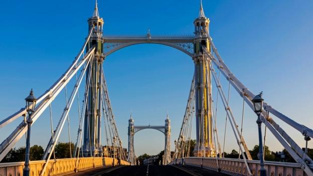 Albert Bridge closed to drivers for a week for repair work - BBC News